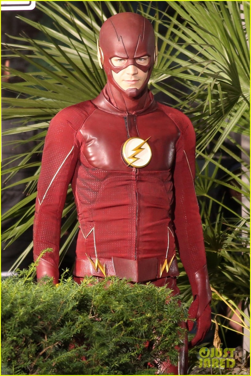 Mark Hamill Returns to 'The Flash' as Trickster in New Set Photos ...