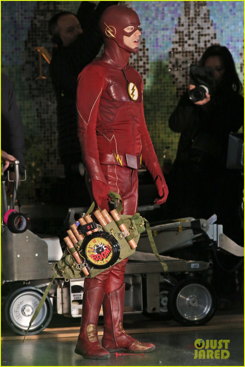 Mark Hamill Returns to 'The Flash' as Trickster in New Set Photos ...