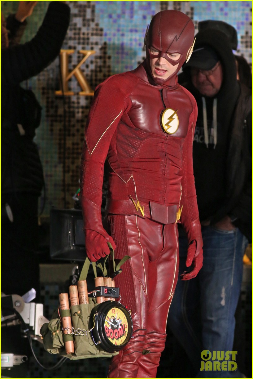 Mark Hamill Returns to 'The Flash' as Trickster in New Set Photos ...