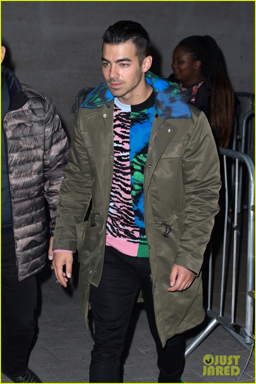 Joe Jonas Reveals How His Younger Self Would React to 'Body Moves ...
