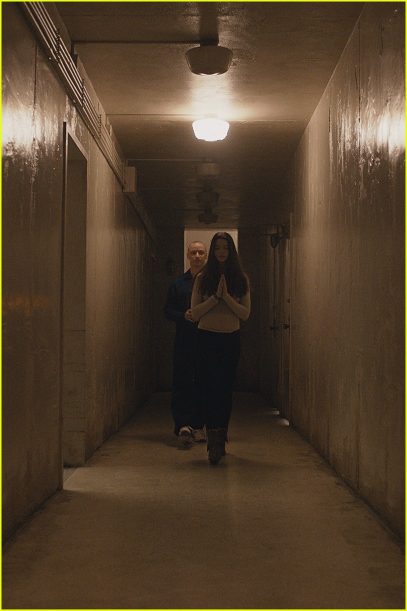 James McAvoy Stars in Chilling Trailer for M. Night Shyamalan's 'Split ...