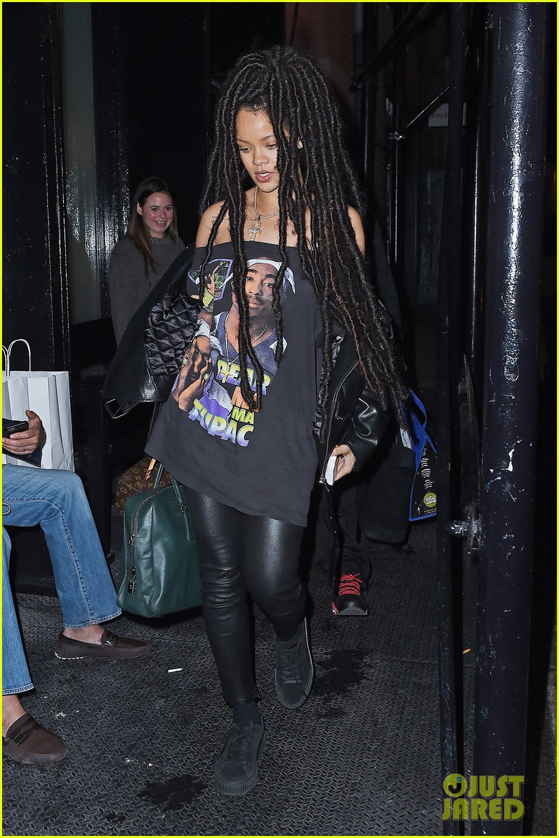 Rihanna Debuts Long Dreadlocks After Paris Fashion Week Trip: Photo ...