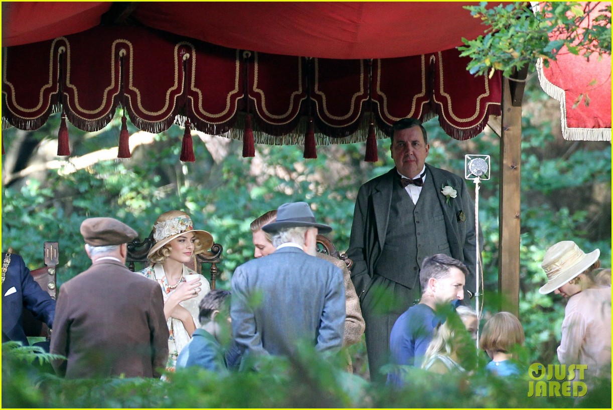 Margot Robbie Gets Into Character for 'Christopher Robin' Movie: Photo ...