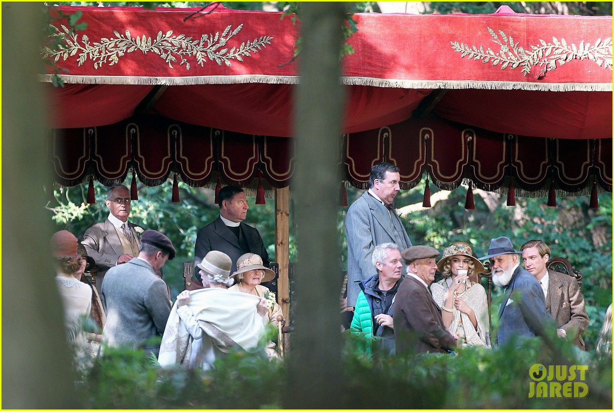 Margot Robbie Gets Into Character for 'Christopher Robin' Movie: Photo ...