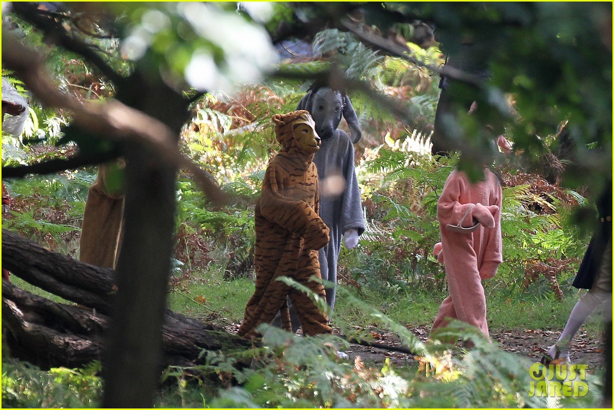 Margot Robbie Gets Into Character for 'Christopher Robin' Movie: Photo ...