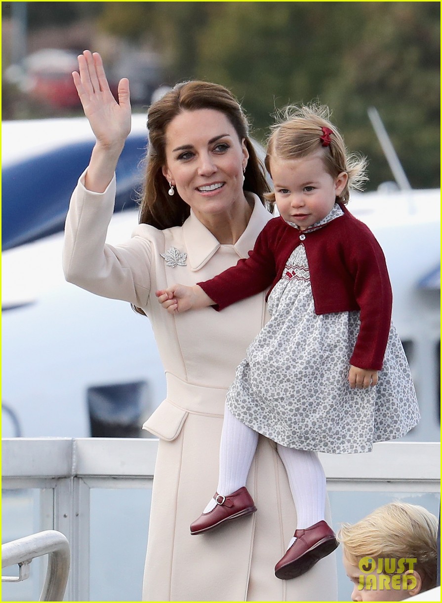 Prince William & Kate Middleton Wave Goodbye to Canada With Prince ...