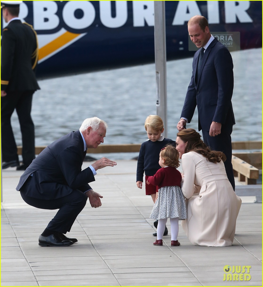 Prince William & Kate Middleton Wave Goodbye to Canada With Prince ...