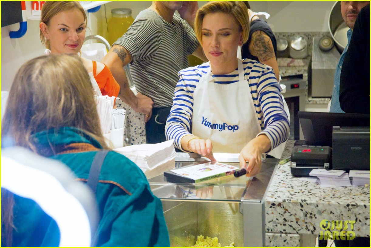 Scarlett Johansson & Hubby Romain Dauriac Open a Popcorn Shop!: Photo ...