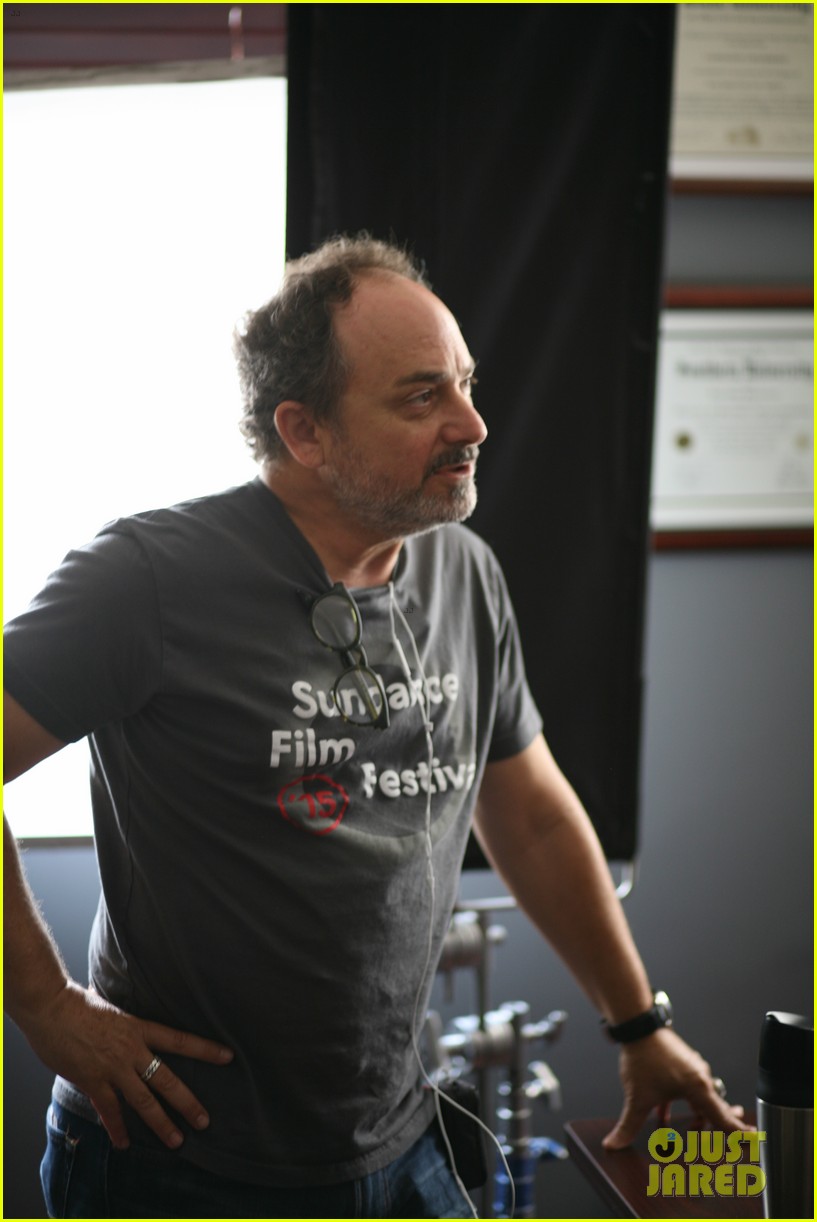 Johnny Simmons Goes Shirtless for 'Late Bloomer' Basketball Scene ...