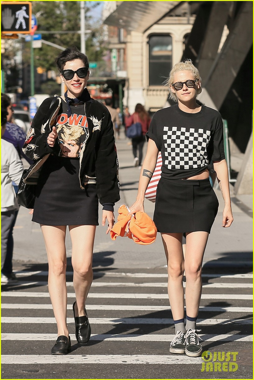 Kristen Stewart & St. Vincent Grab Lunch in NYC: Photo 3779144 ...