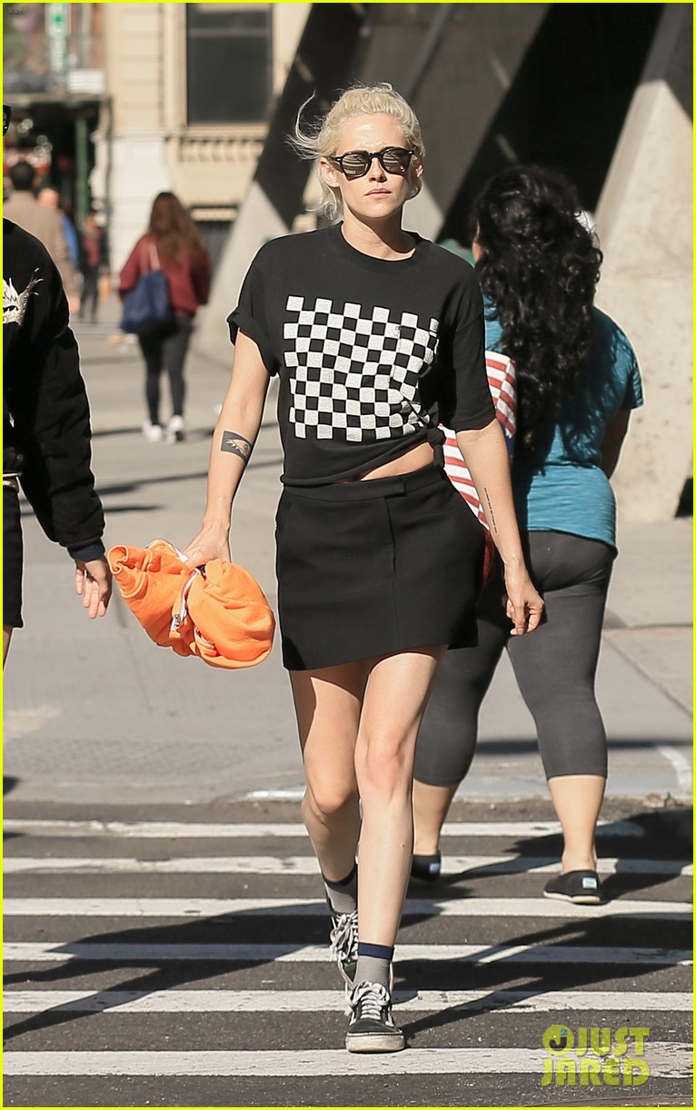 Kristen Stewart & St. Vincent Grab Lunch in NYC: Photo 3779161 ...