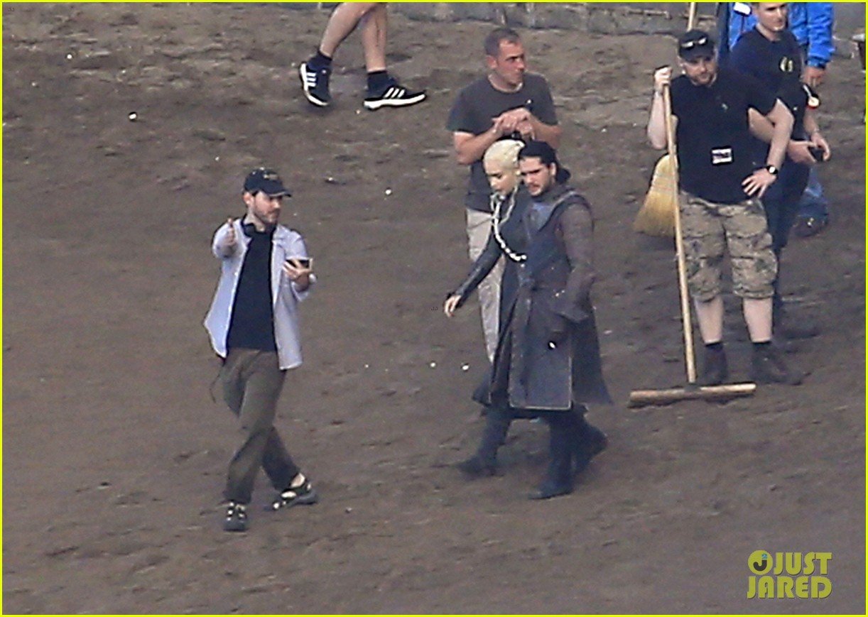 Two 'Game of Thrones' Characters Meet in Spoiler-Filled Set Pics: Photo ...