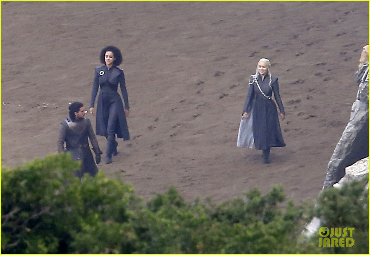 Two 'Game of Thrones' Characters Meet in Spoiler-Filled Set Pics: Photo ...