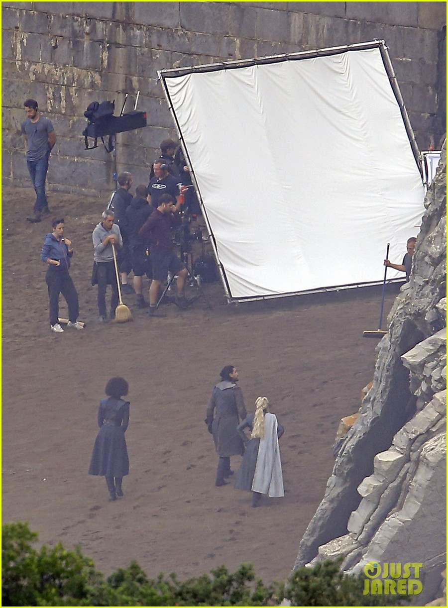 Two 'Game of Thrones' Characters Meet in Spoiler-Filled Set Pics: Photo ...