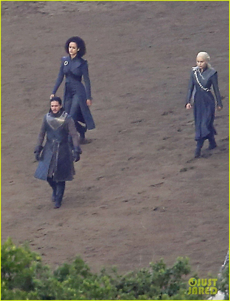 Two 'Game of Thrones' Characters Meet in Spoiler-Filled Set Pics: Photo ...