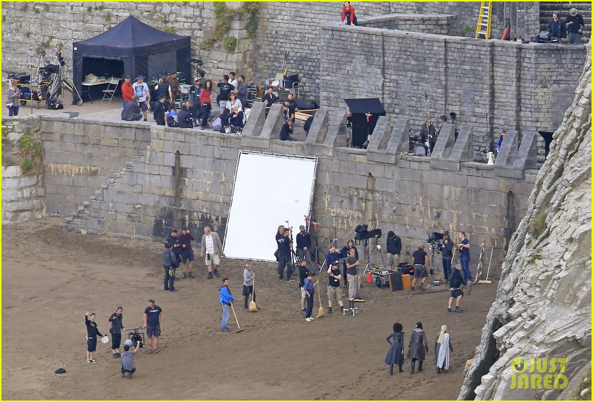 Two 'Game of Thrones' Characters Meet in Spoiler-Filled Set Pics: Photo ...