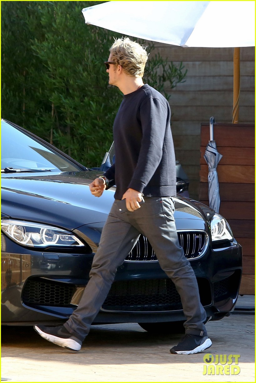 Orlando Bloom Puts His Blond Hair on Full Display at Lunch: Photo ...