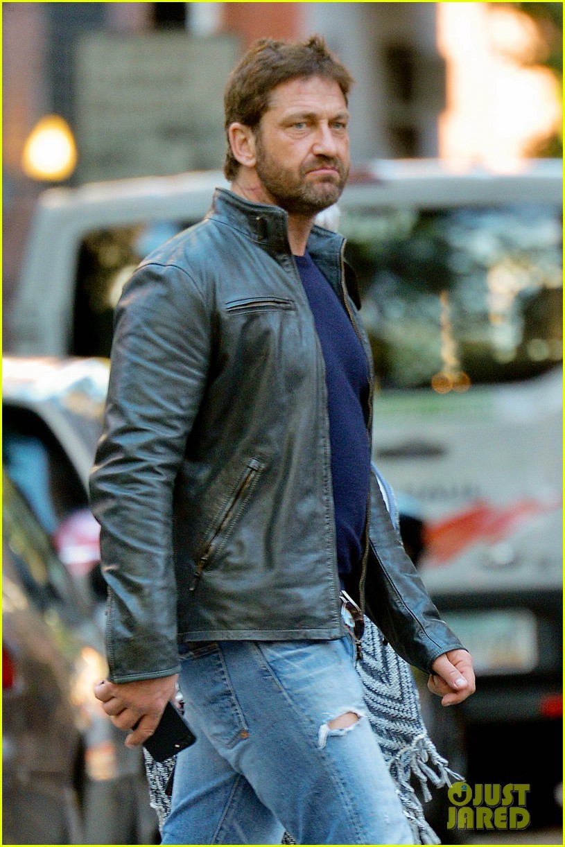 Gerard Butler Spends Some Time in New York City: Photo 3800178 | Gerard ...