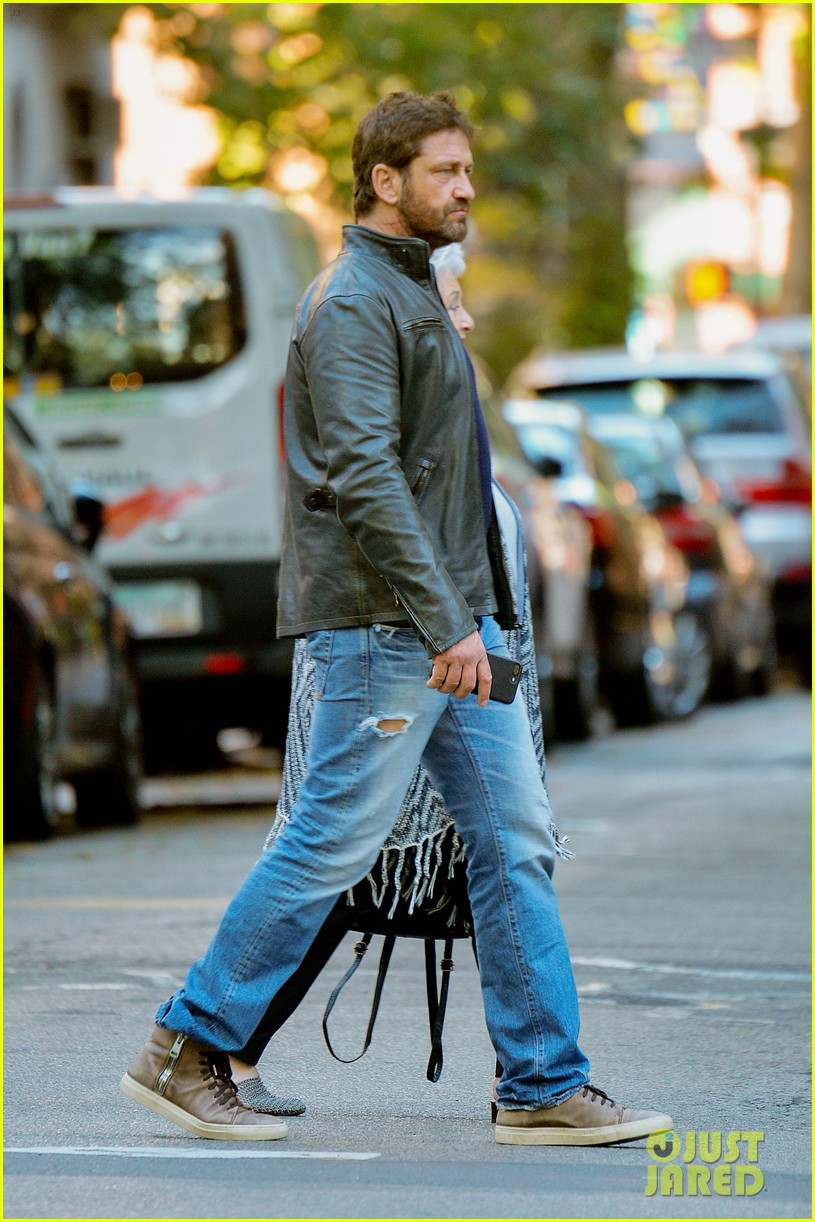 Gerard Butler Spends Some Time in New York City: Photo 3800179 | Gerard ...