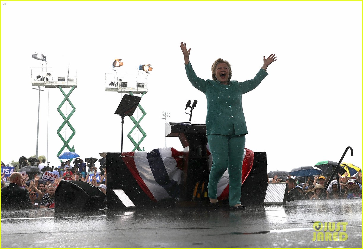 Hillary Clinton Speaks in Pouring Rain at Florida Rally!: Photo 3802755 ...