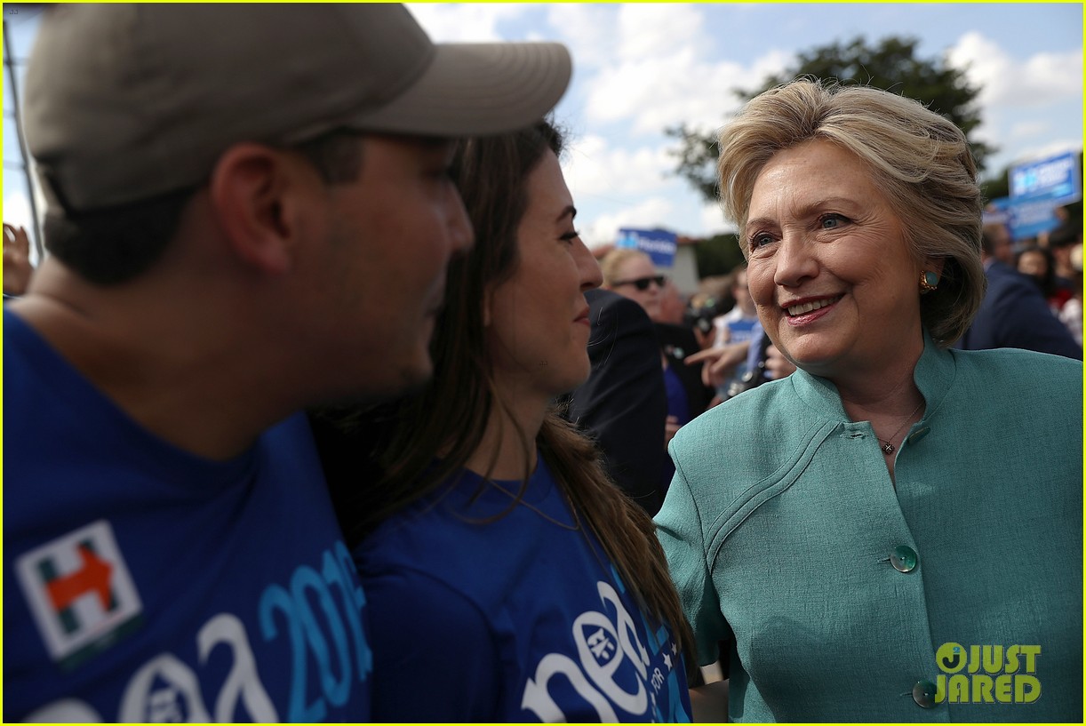 Hillary Clinton Speaks in Pouring Rain at Florida Rally!: Photo 3802759 ...
