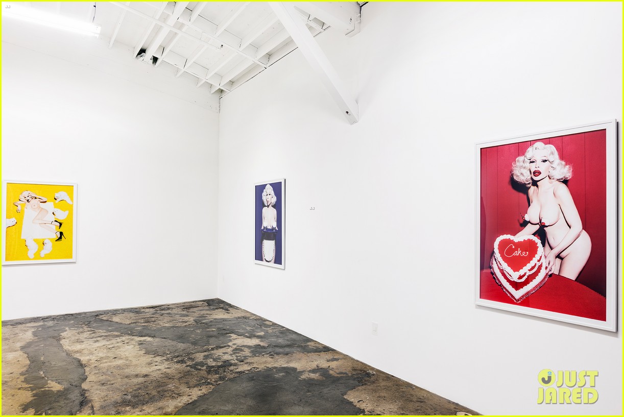 Miley Cyrus & Liam Hemsworth Support Pal Vijat Mohindra's Exhibition ...