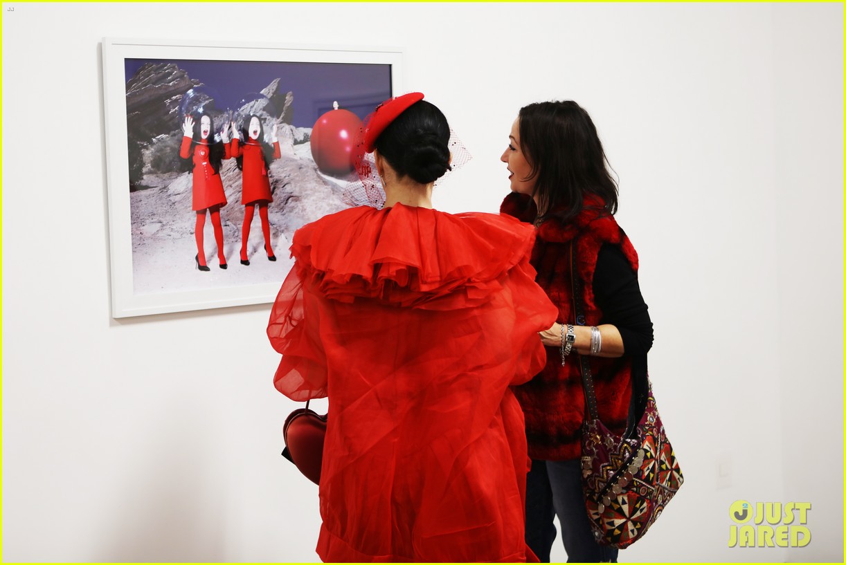 Miley Cyrus & Liam Hemsworth Support Pal Vijat Mohindra's Exhibition ...