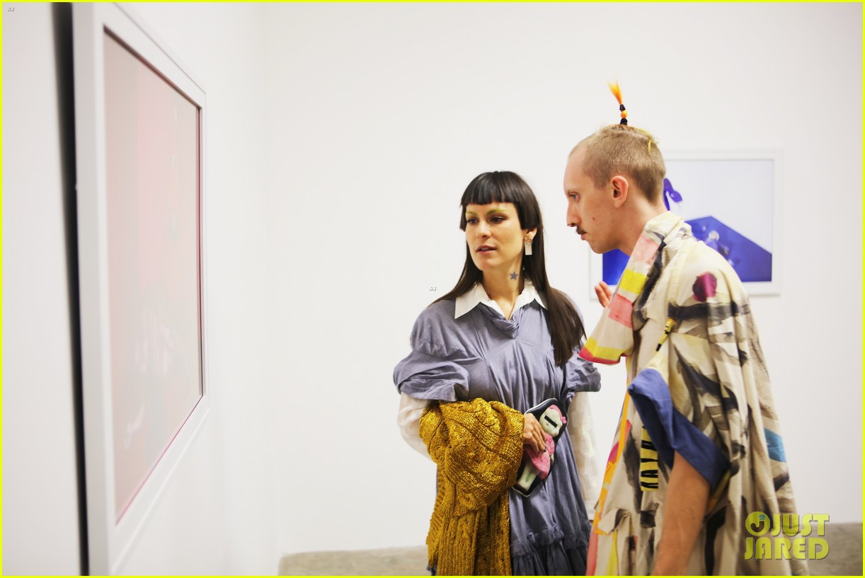 Miley Cyrus & Liam Hemsworth Support Pal Vijat Mohindra's Exhibition ...