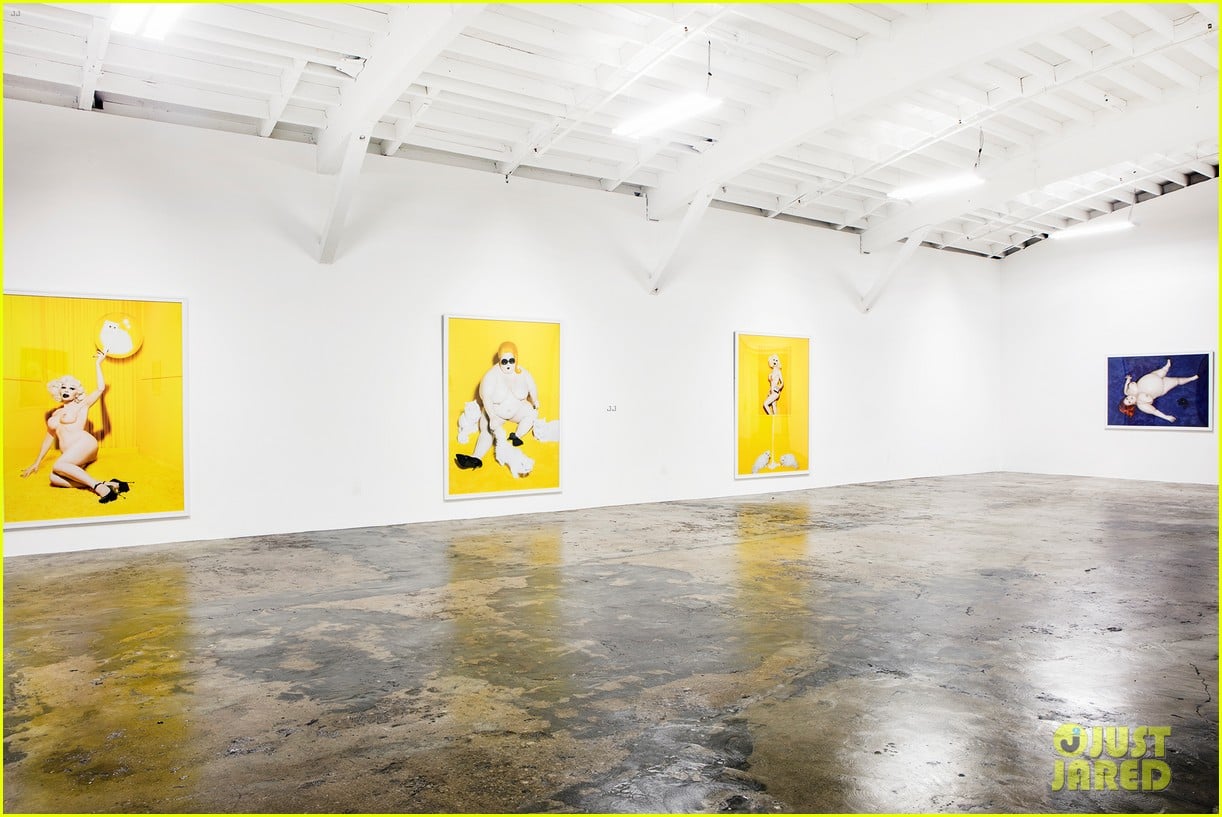 Miley Cyrus & Liam Hemsworth Support Pal Vijat Mohindra's Exhibition ...