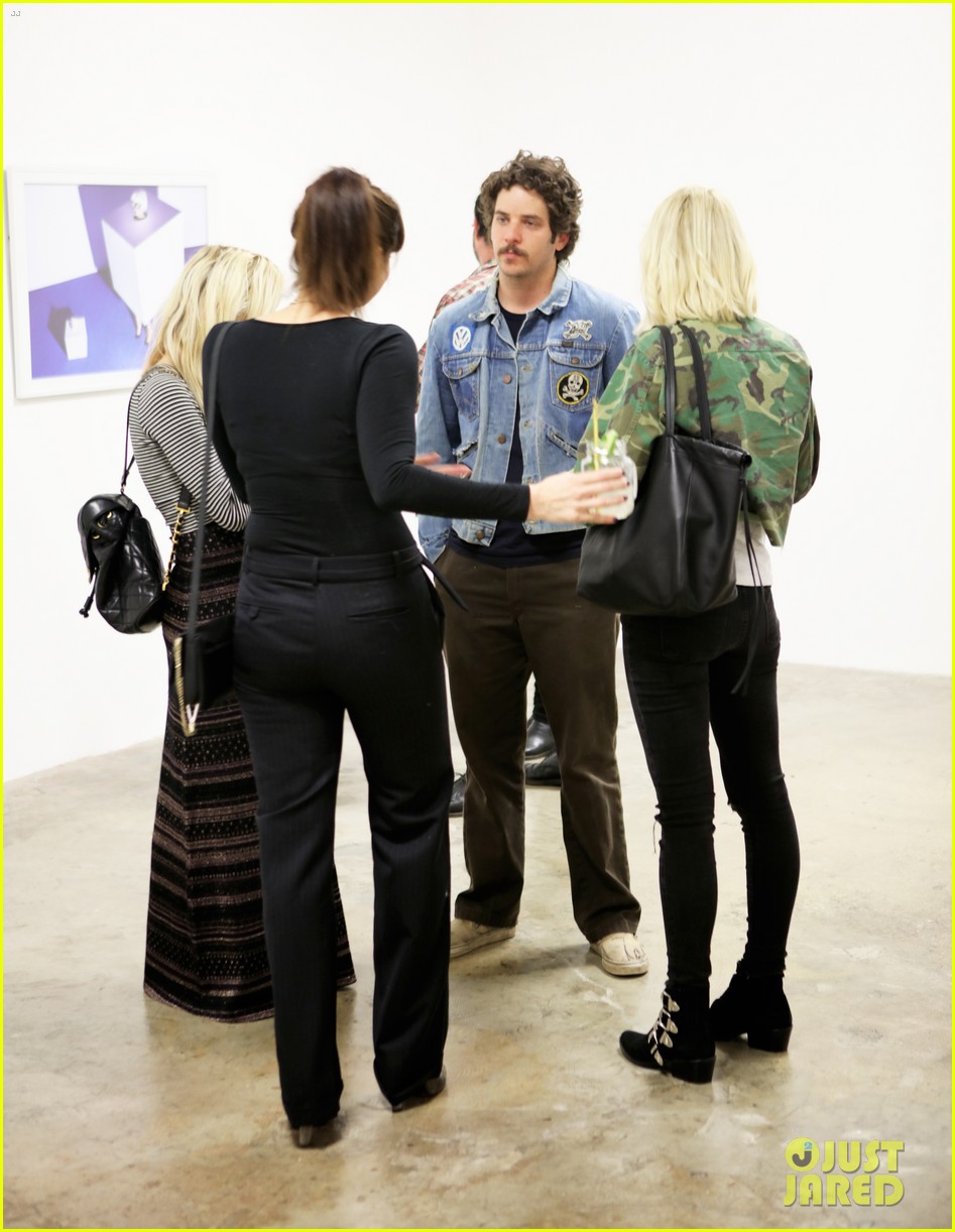 Miley Cyrus & Liam Hemsworth Support Pal Vijat Mohindra's Exhibition ...