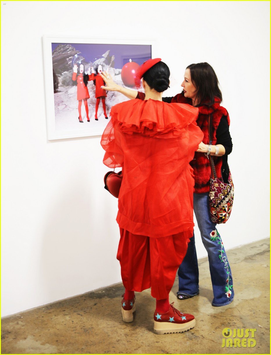 Miley Cyrus & Liam Hemsworth Support Pal Vijat Mohindra's Exhibition ...