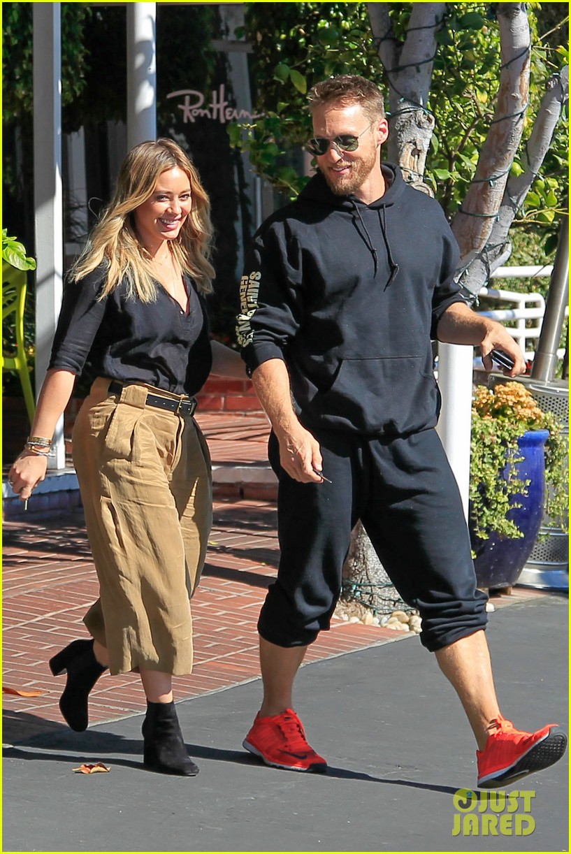 Hilary Duff & Jason Walsh Show Major PDA During Their Lunch Date ...