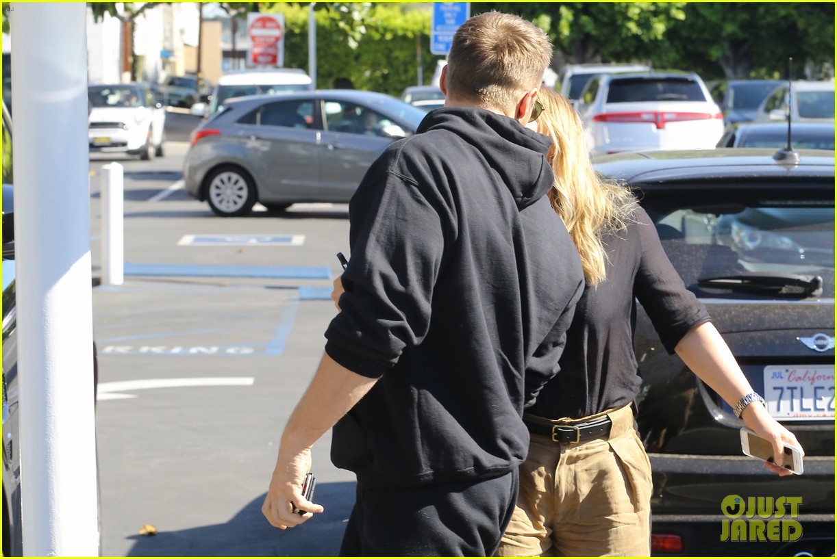 Hilary Duff & Jason Walsh Show Major PDA During Their Lunch Date ...