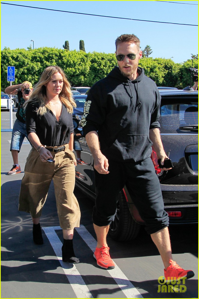 Hilary Duff & Jason Walsh Show Major PDA During Their Lunch Date ...