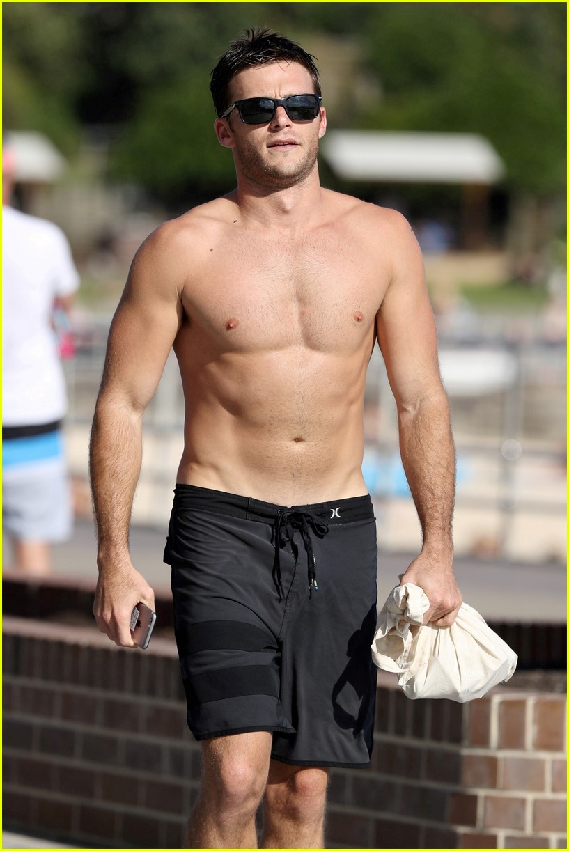 Scott Eastwood Bares His Buff, Ripped Body on the Beach!: Photo 3805596 ...
