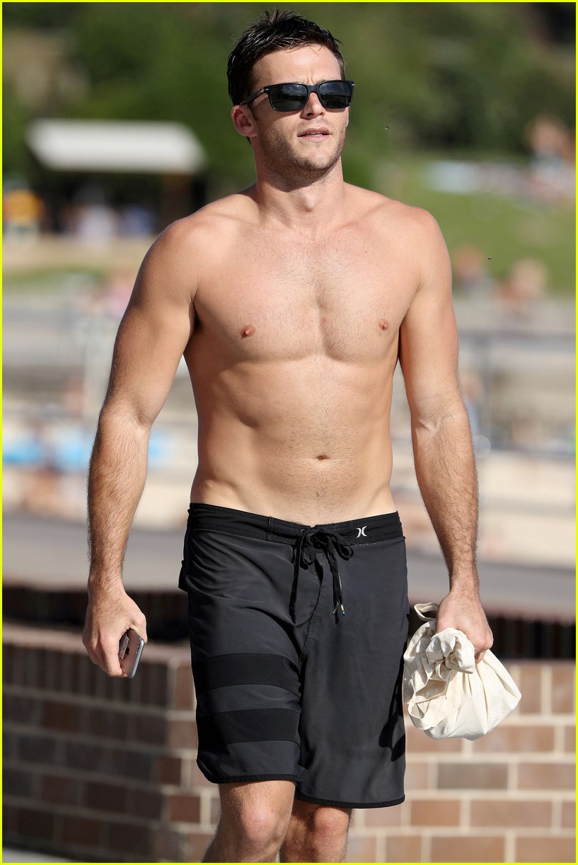 Scott Eastwood Bares His Buff, Ripped Body on the Beach!: Photo 3805614 ...