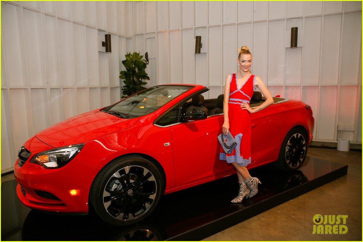 Jaime King Isn't Too Fond Of Christmas In New Hallmark Movie 'The ...