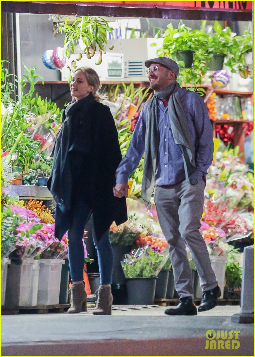 Jennifer Lawrence Kisses Boyfriend Darren Aronofsky in PDA-Filled Photos: Photo 3802219 | Darren ...