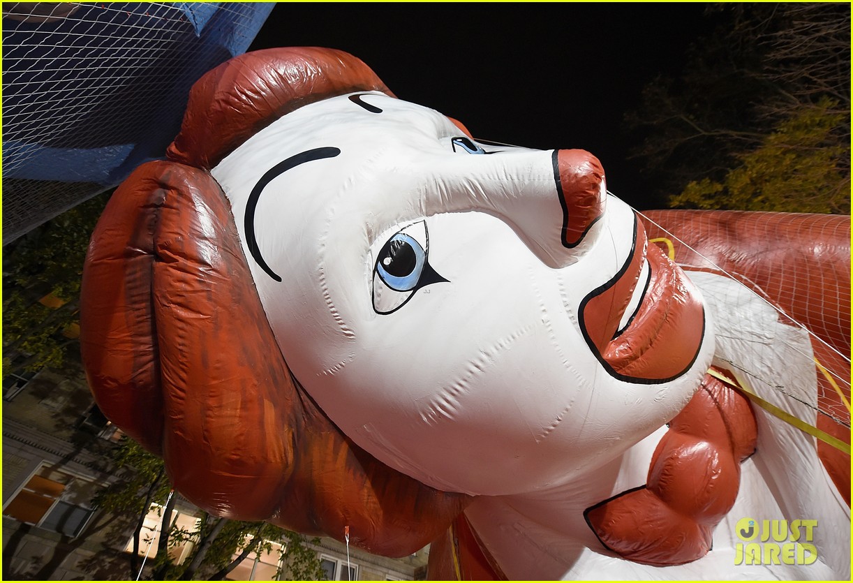 Yes, Singers Lip Sync on the Macy's Thanksgiving Day Parade!: Photo ...