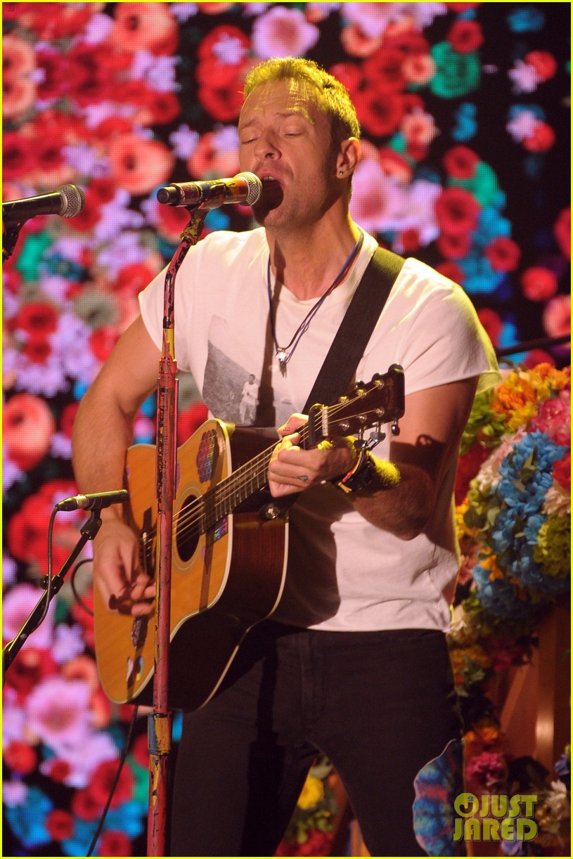 Video: Coldplay Perform 'Everglow' Live On 'Che Tempo Che Fa' - Watch ...