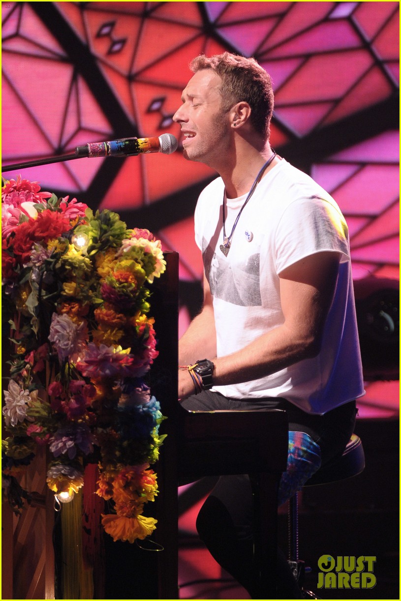 Video: Coldplay Perform 'Everglow' Live On 'Che Tempo Che Fa' - Watch ...