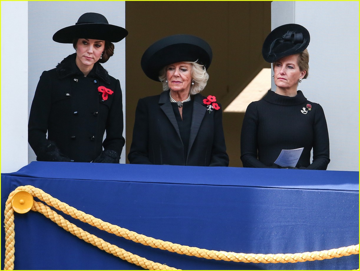 Kate Middleton & Prince William Attend Remembrance Sunday Services ...