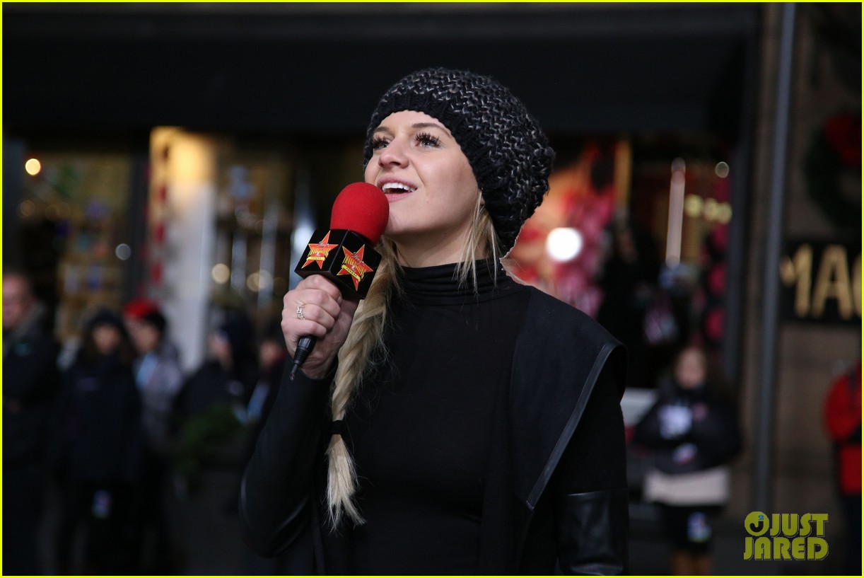 Daya & Grace VanderWaal Rehearse for Tomorrow's Macy's Thanksgiving Day ...