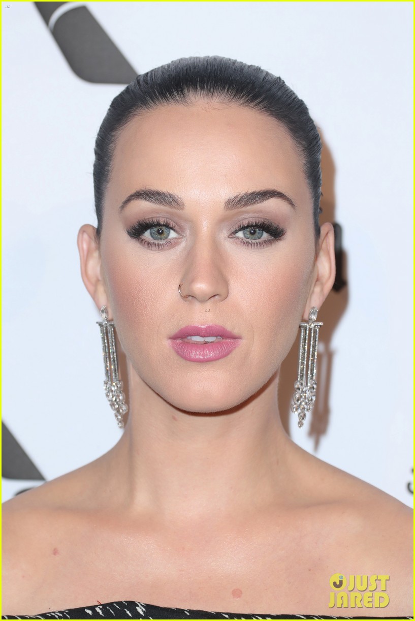 Katy Perry Stands On Stars for Capitol Records Celebration!: Photo ...