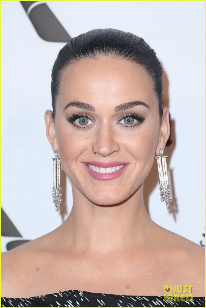 Katy Perry Stands On Stars for Capitol Records Celebration!: Photo ...