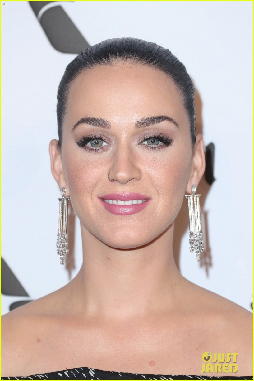 Katy Perry Stands On Stars for Capitol Records Celebration!: Photo ...