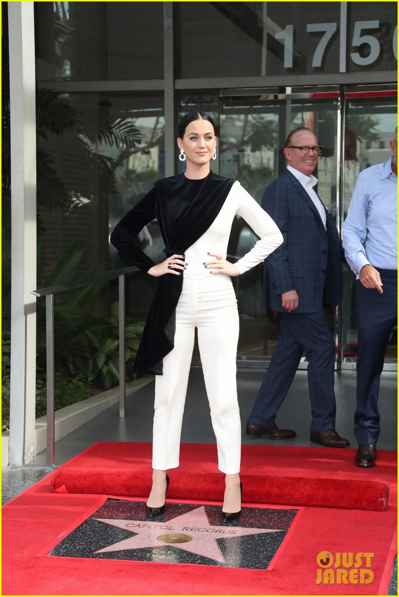 Katy Perry Presents Capitol Records with Star of Recognition!: Photo ...