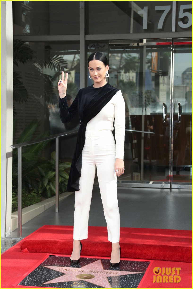 Katy Perry Presents Capitol Records with Star of Recognition!: Photo ...