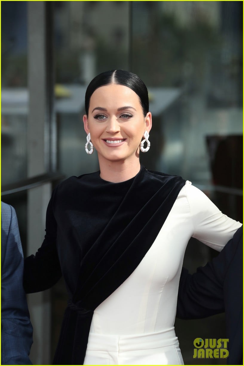 Katy Perry Presents Capitol Records with Star of Recognition!: Photo ...