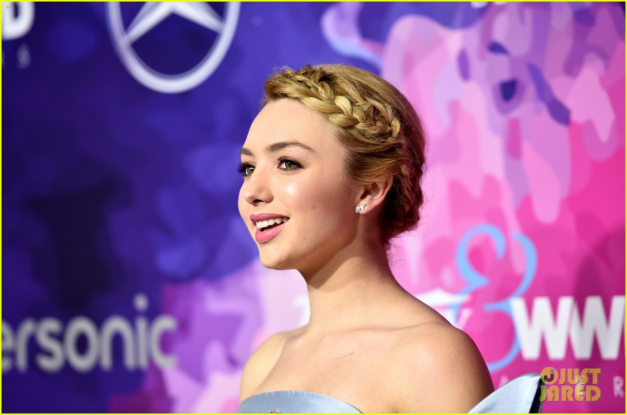 Emma Stone Honors Her Glam Squad at StyleMakers Event!: Photo 3810954 ...